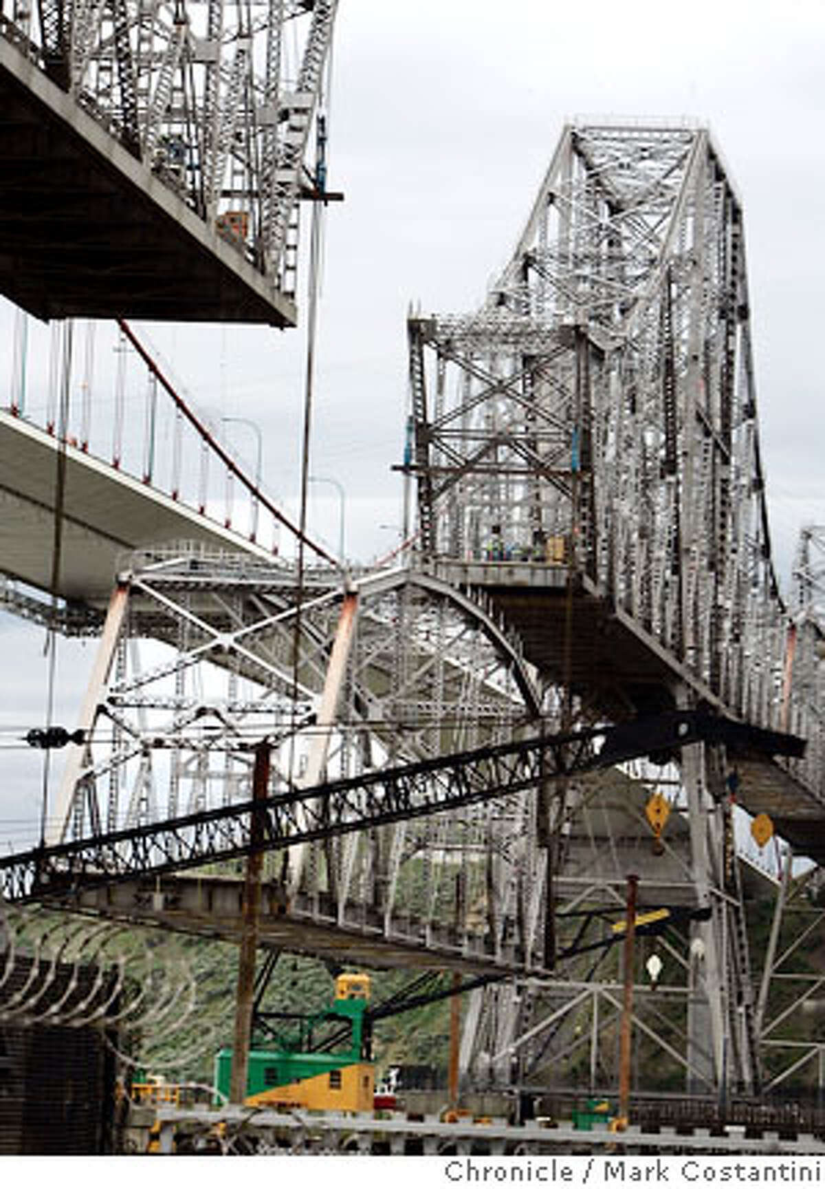 Old Carquinez Bridge is disappearing -- slowly / Piece by piece, crews ...