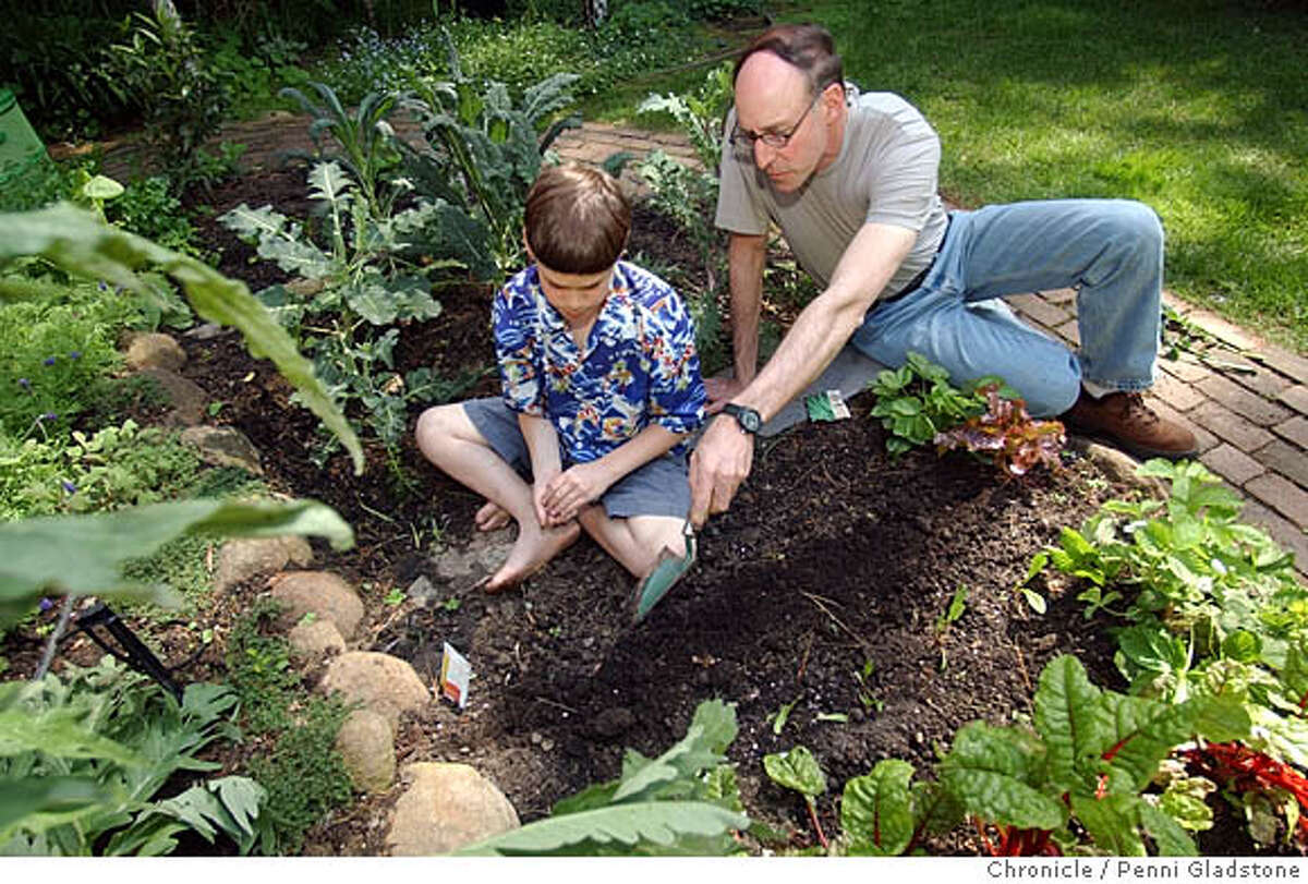 A consuming interest / Pollan puts his research where his mouth is