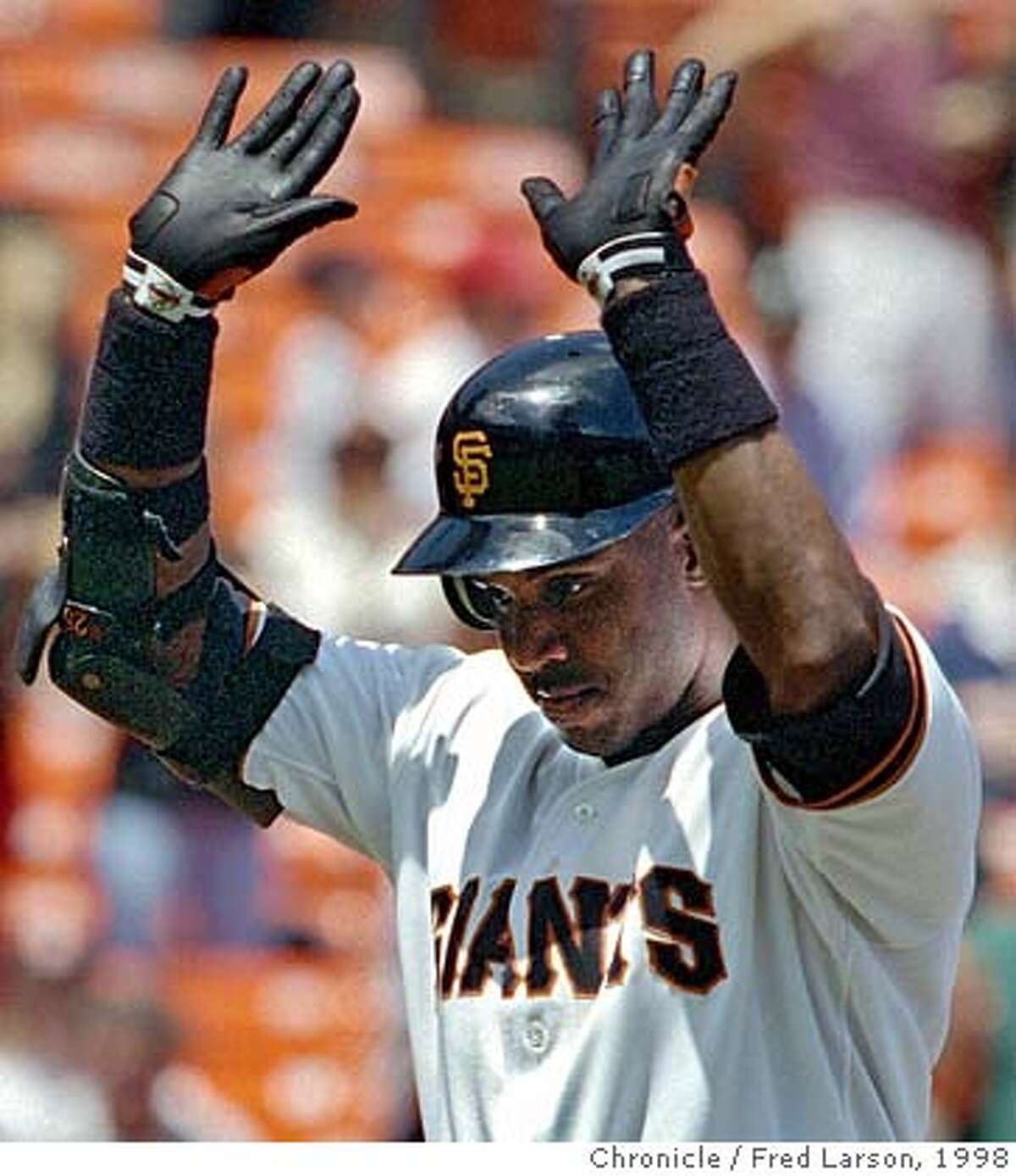 Barry Bonds' career as a Giant - maybe a player - measured in days