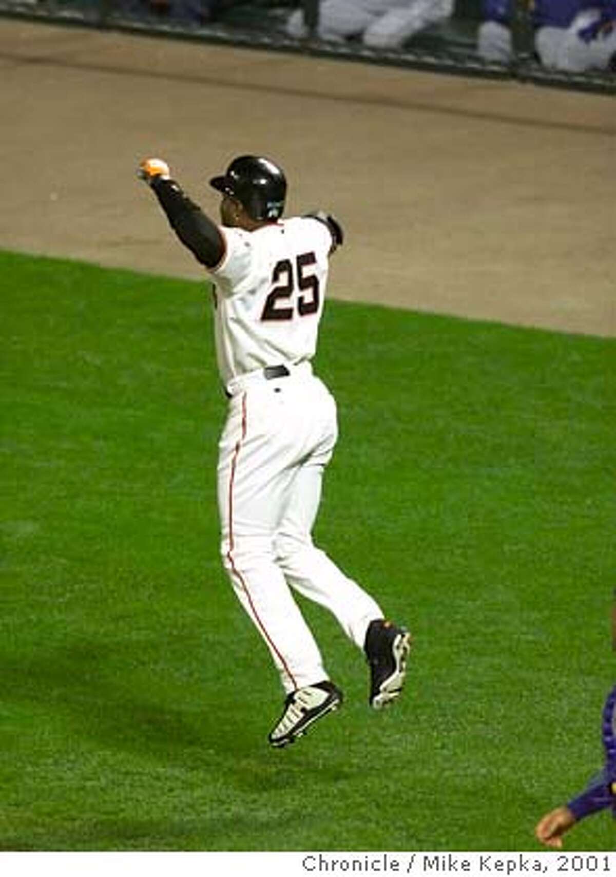Barry Bonds' career as a Giant - maybe a player - measured in days