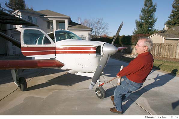 One-plane garage with a view / Residential airparks make commuting a ...