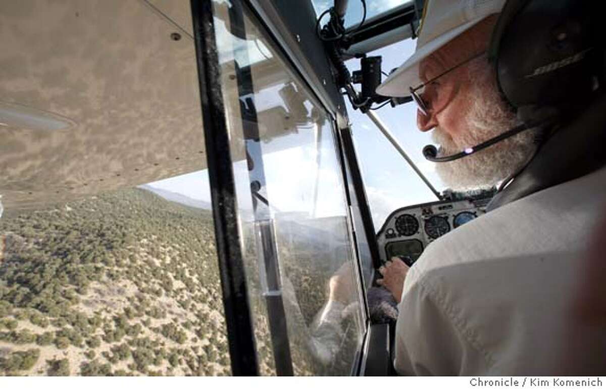 Searchers for missing aviator Fossett fly Nevada's treacherous air