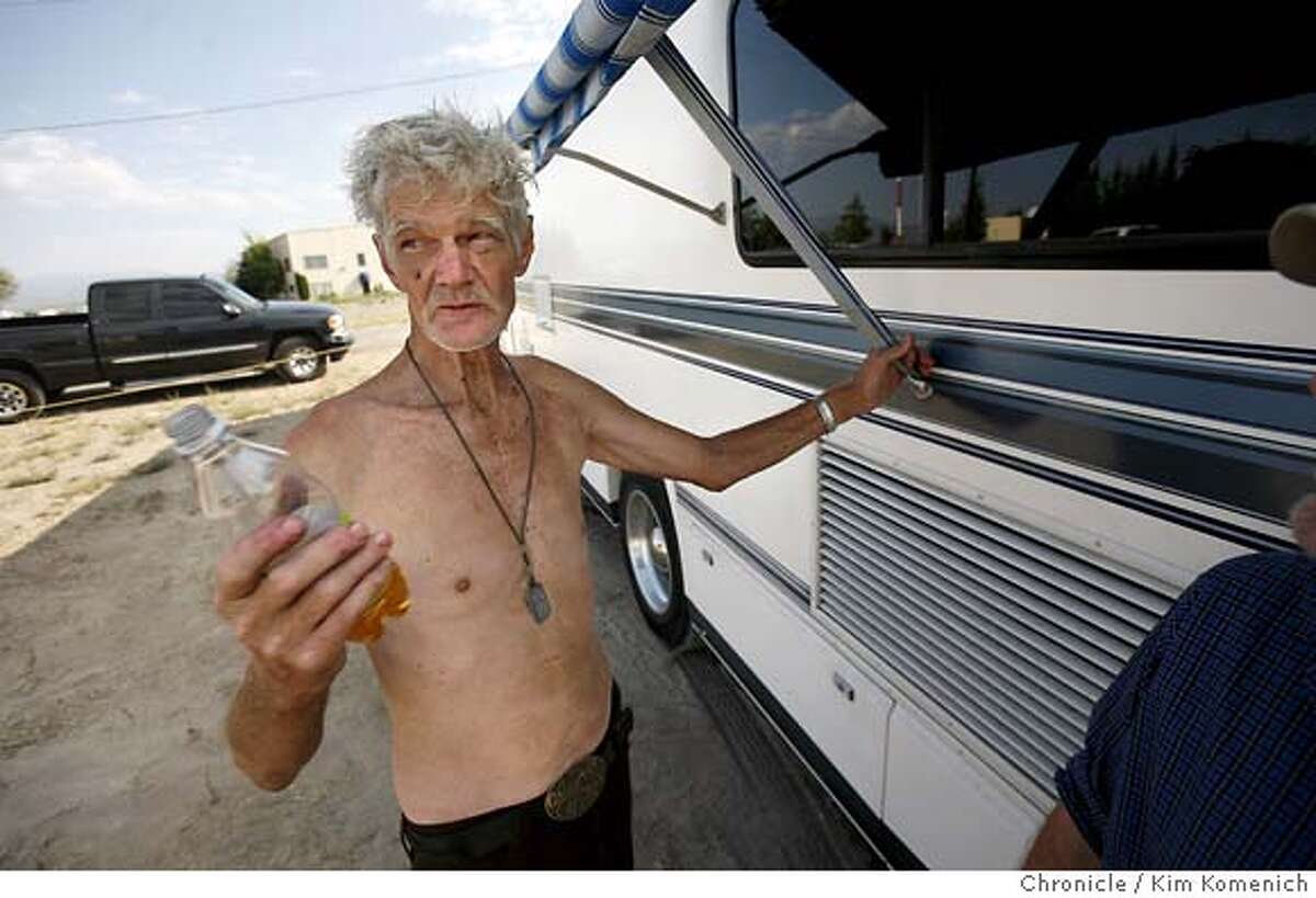 Searchers for missing aviator Fossett fly Nevada's treacherous air