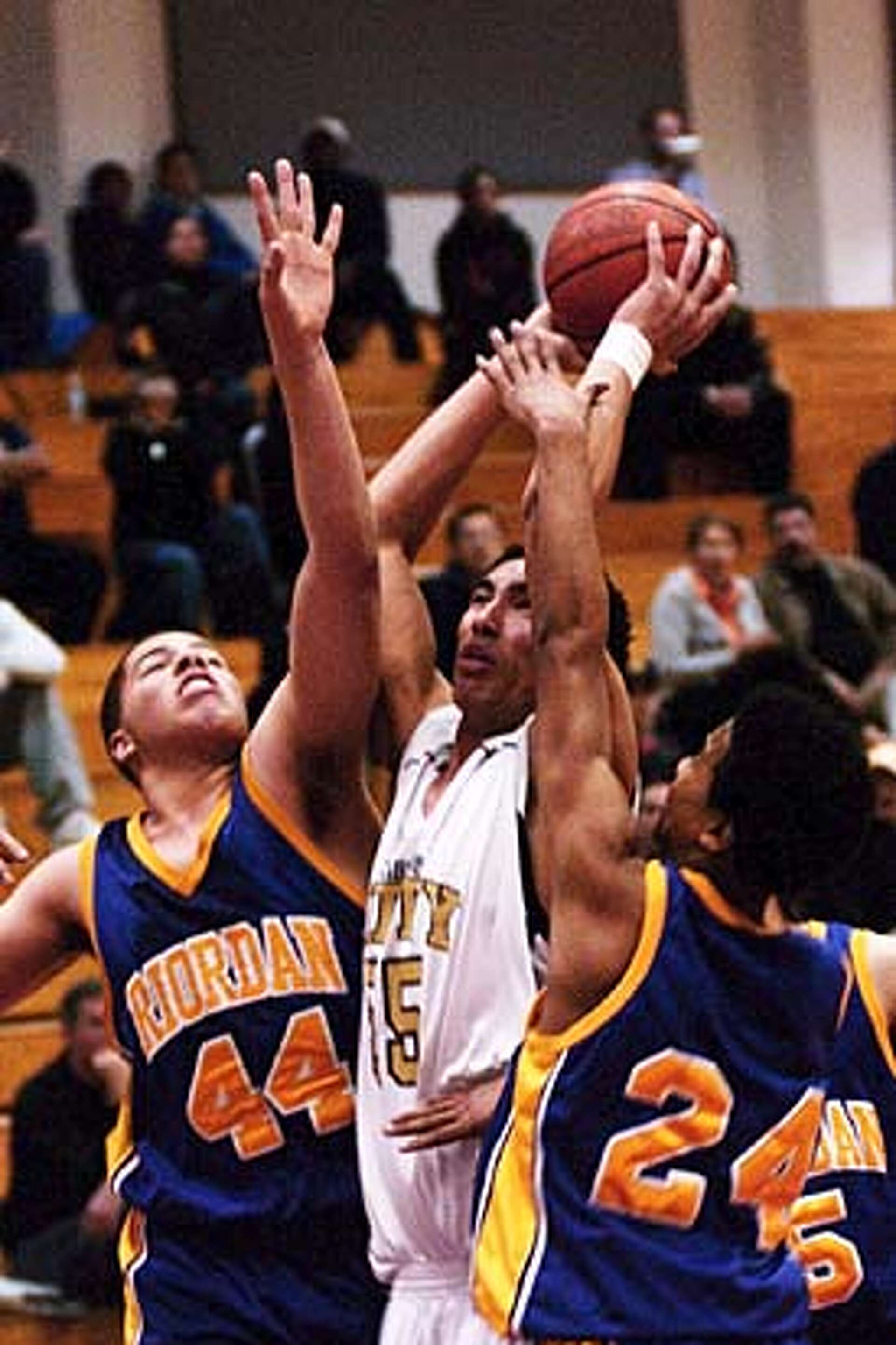 WCAL PLAYOFFS / Chiverton shoots Mitty past Riordan