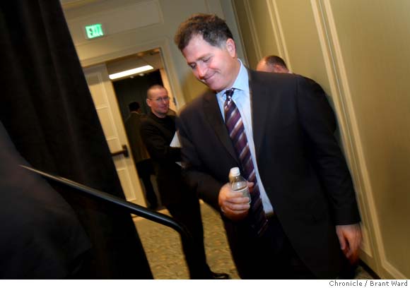 Dell founder in S.F. to promote disk drives and give reassurance