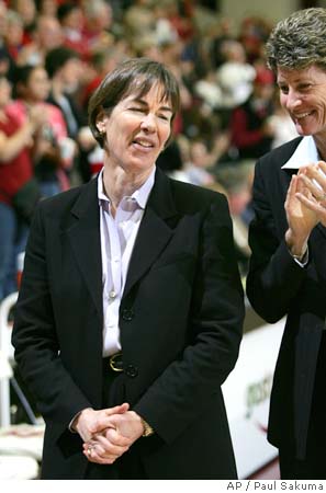 VanDerveer marches on / Coach could get her 500th win for Stanford today