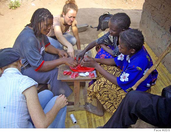 STANFORD / A helping curriculum / Students take a year to raise AIDS ...