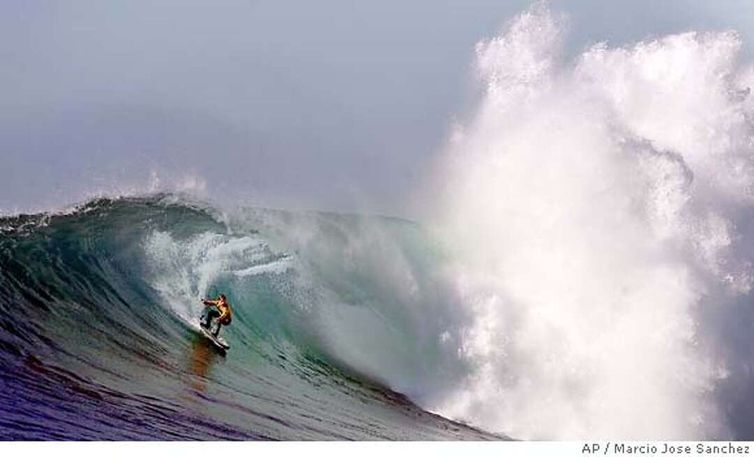 Man wins big-wave debate without machine