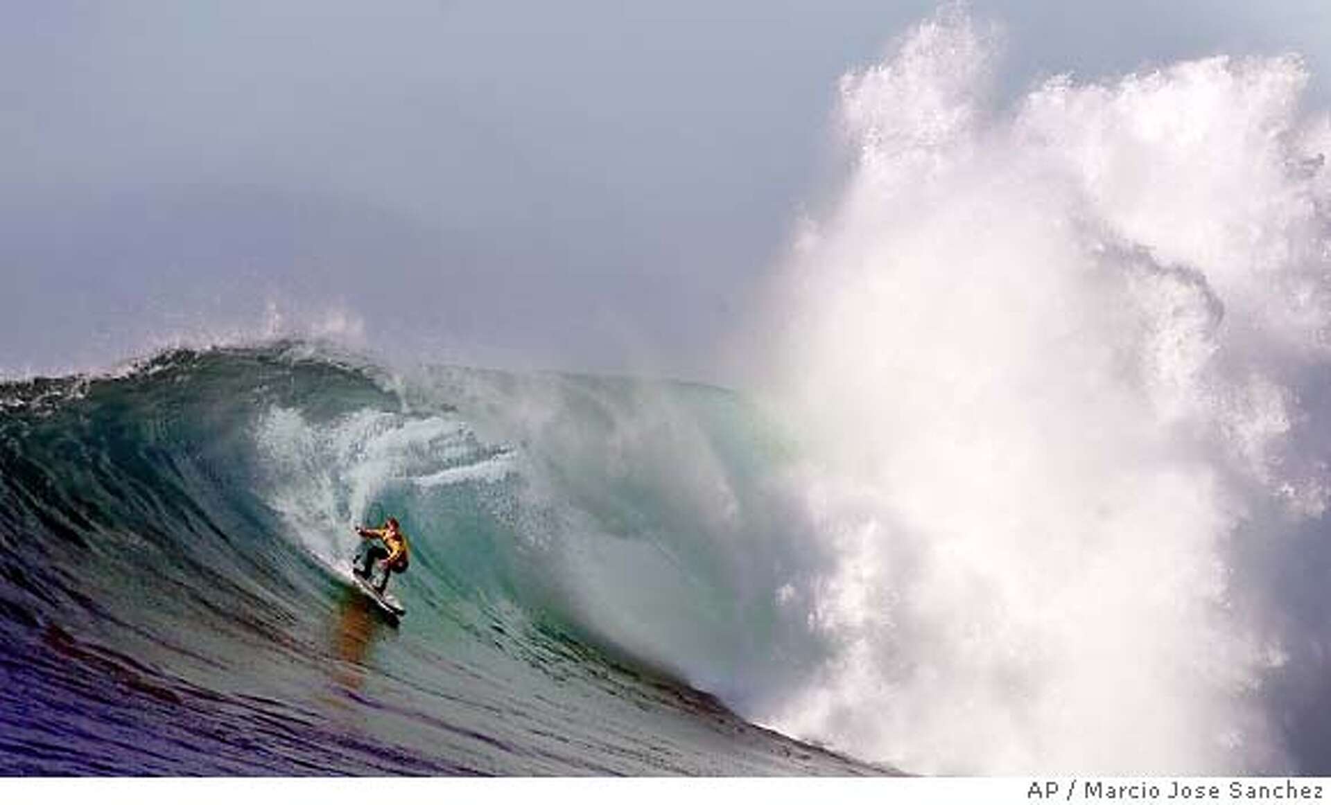 Man wins big-wave debate without machine