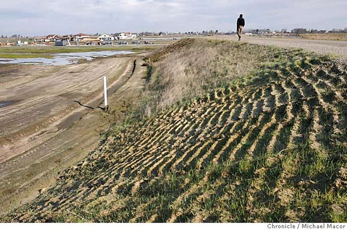 FLOODPLAIN DEVELOPMENT QUESTIONED / Tens of thousands of new homes ...