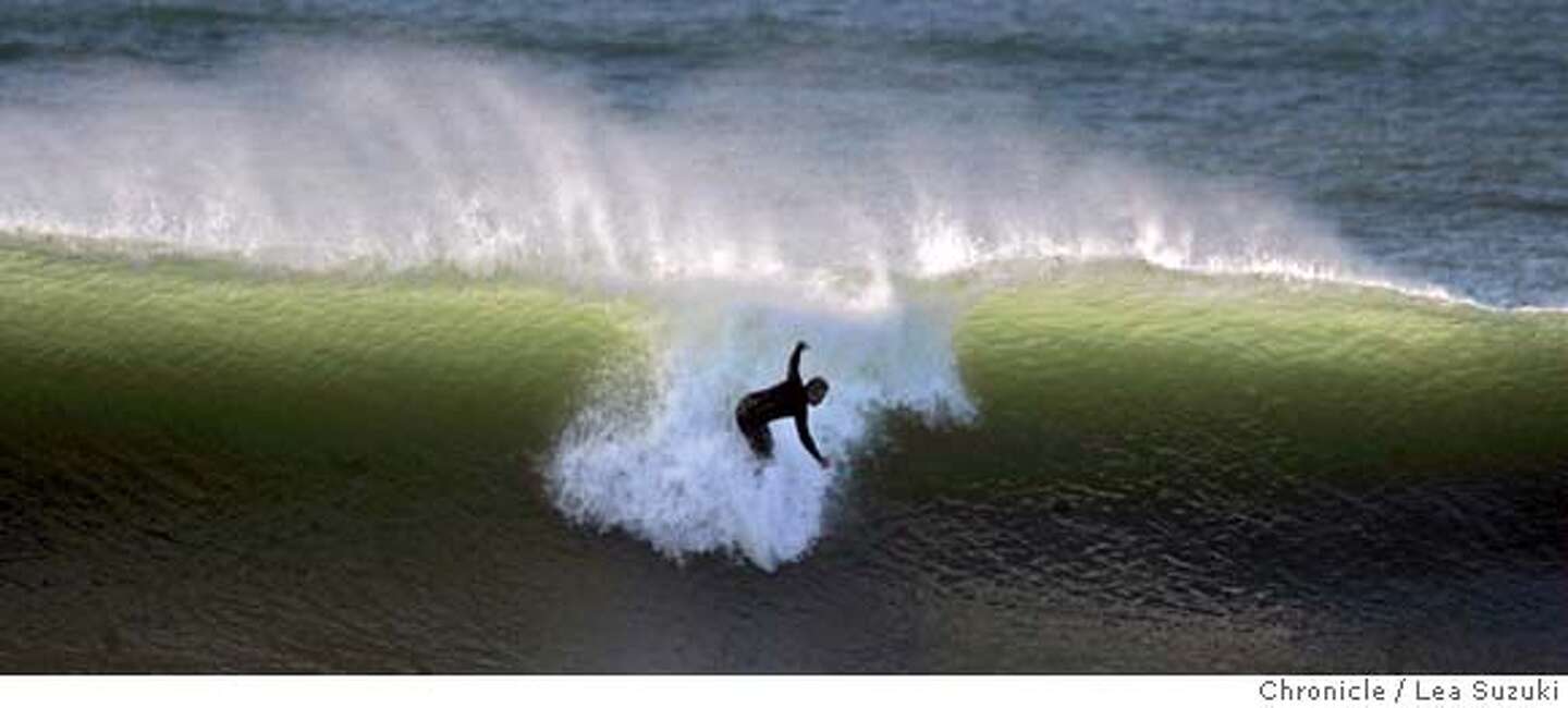 SAN FRANCISCO / Surfer dies off Ocean Beach
