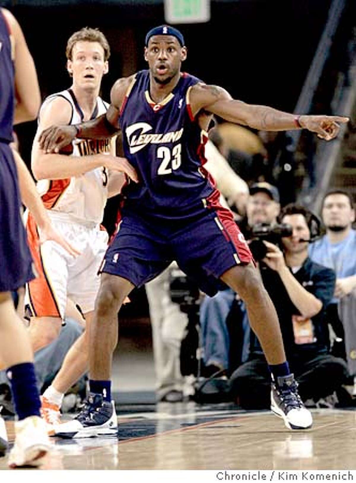 A star eclipsed / Dunleavy lifts Warriors over James, Cavs