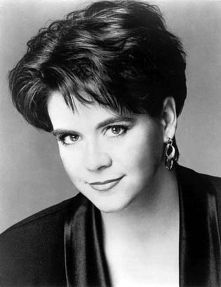 REVIEW / Grove opens strong at hometown recital