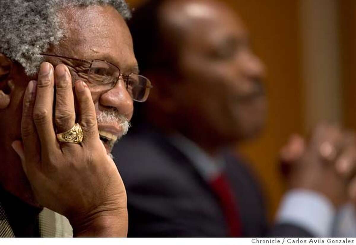 Teaching the stuff of legends / Late Oakland coach feted at museum