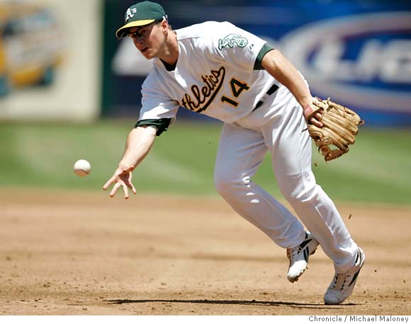 Ellis' bat key to Gold Glove campaign