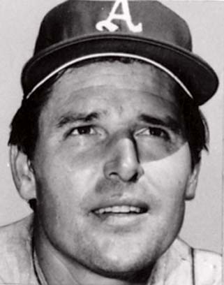 Lindblad, solid A's reliever in '70s, dies