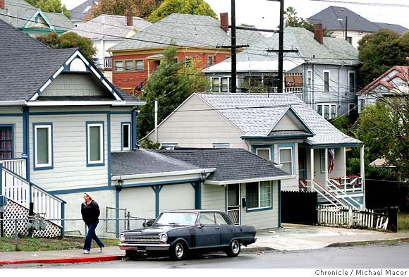 HOUSING / A Toehold in the Market / Choosing a transitional ...