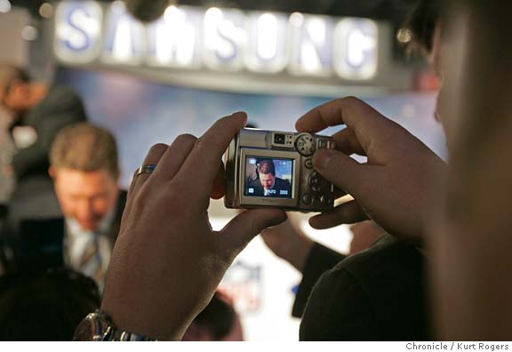 Celebs, gadgets and skin meet at giant tech show / 130,000 network at 1 ...