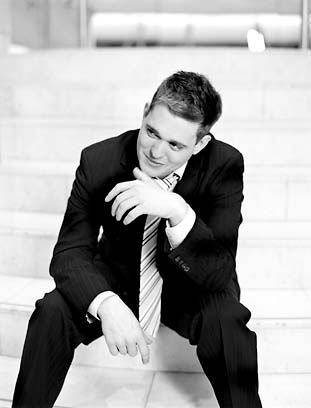 Review: Canadian crooner Michael Bublé at Oracle Arena