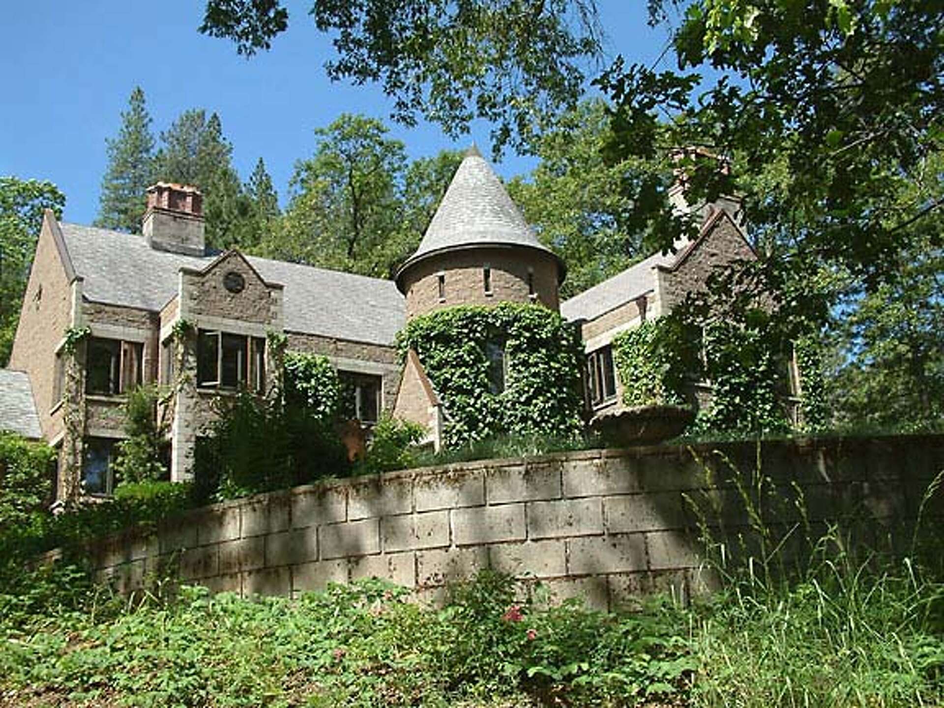 FOLLOW THE READER / Proud to be in Americas / Readers offer the goods ...