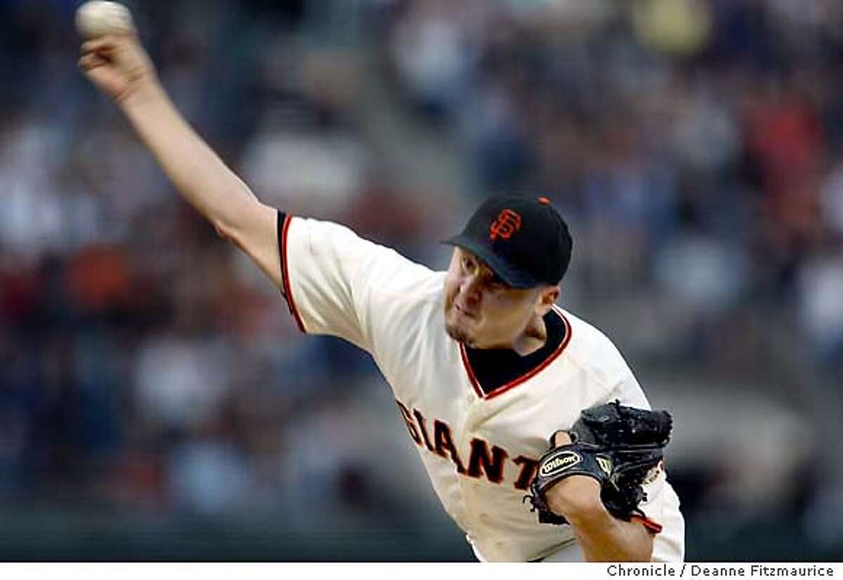 Schmidt has elbow surgery / Torn tendon repaired on Giants' ace