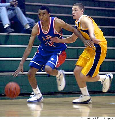 BOYS BASKETBALL / Robertson leads way in De La Salle blowout