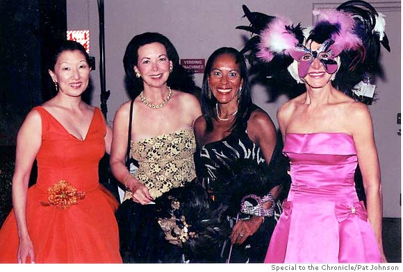 Fancy masks keep crowd on its toes at Ballet ball