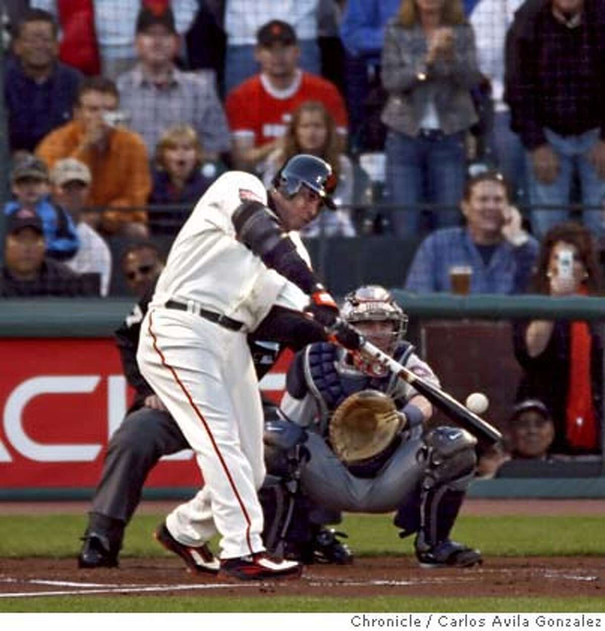 NEW KING OF SWING / Bonds' HR to center puts him at the top