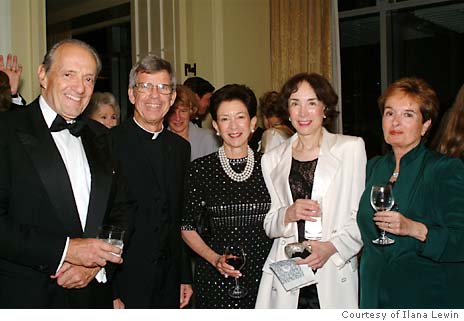 Swig honored as arts patron / 'Cissie' a true philanthropist, says Apple