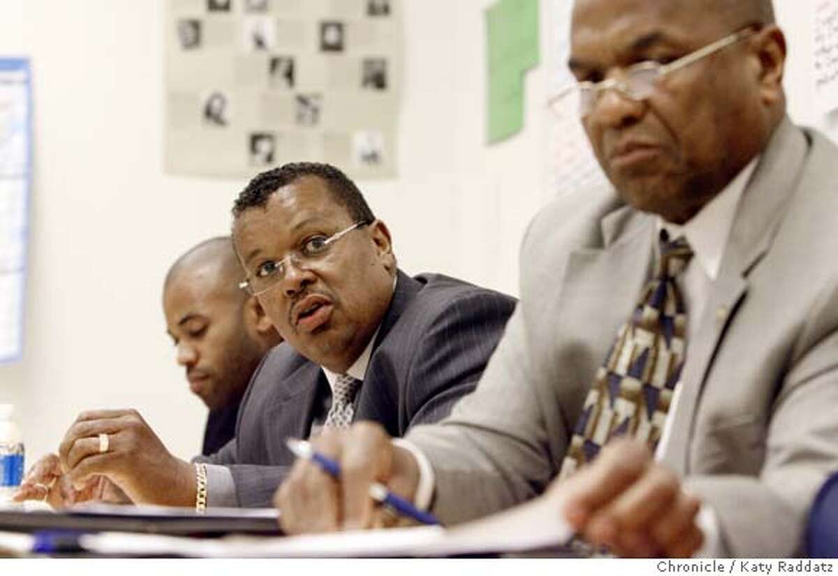 OAKLAND / Parents of scandal-plagued school want to keep it open ...