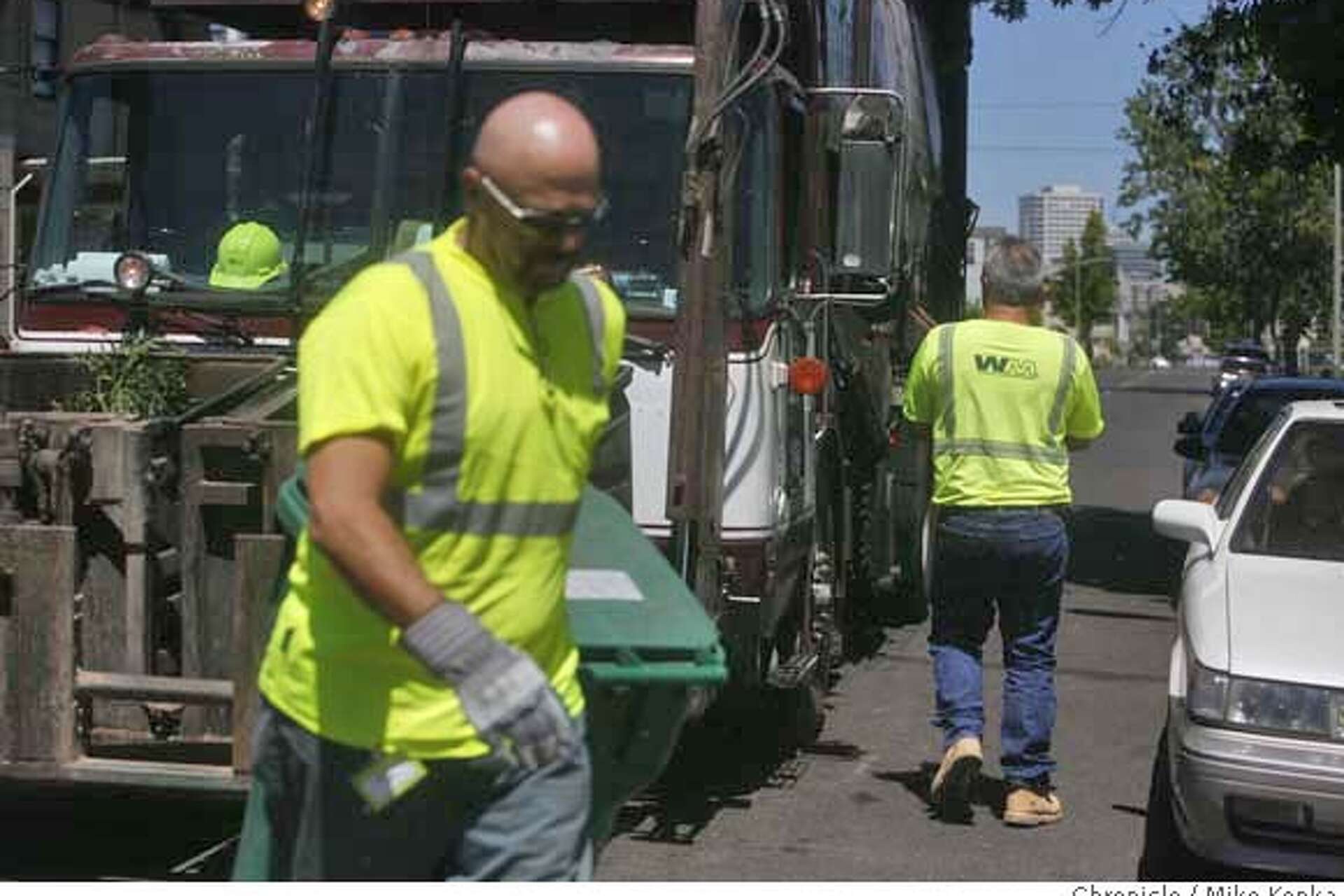 OAKLAND / Garbage drivers' safety record at heart of lockout impasse