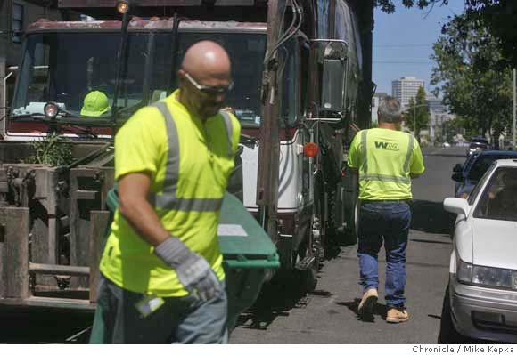 OAKLAND / Garbage drivers' safety record at heart of lockout impasse