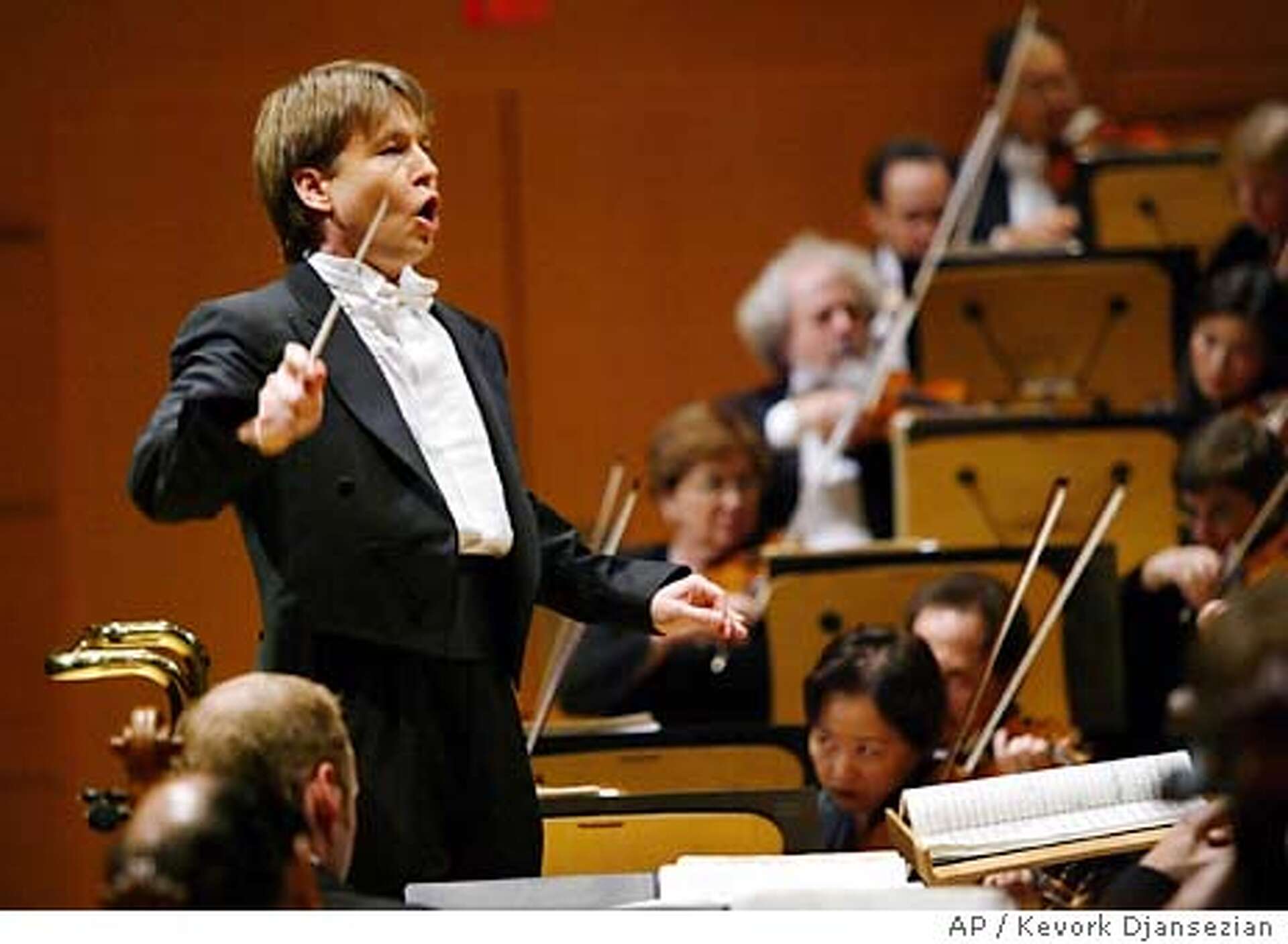 L.A. Philharmonic's opening notes worthy of glorious new Disney Hall