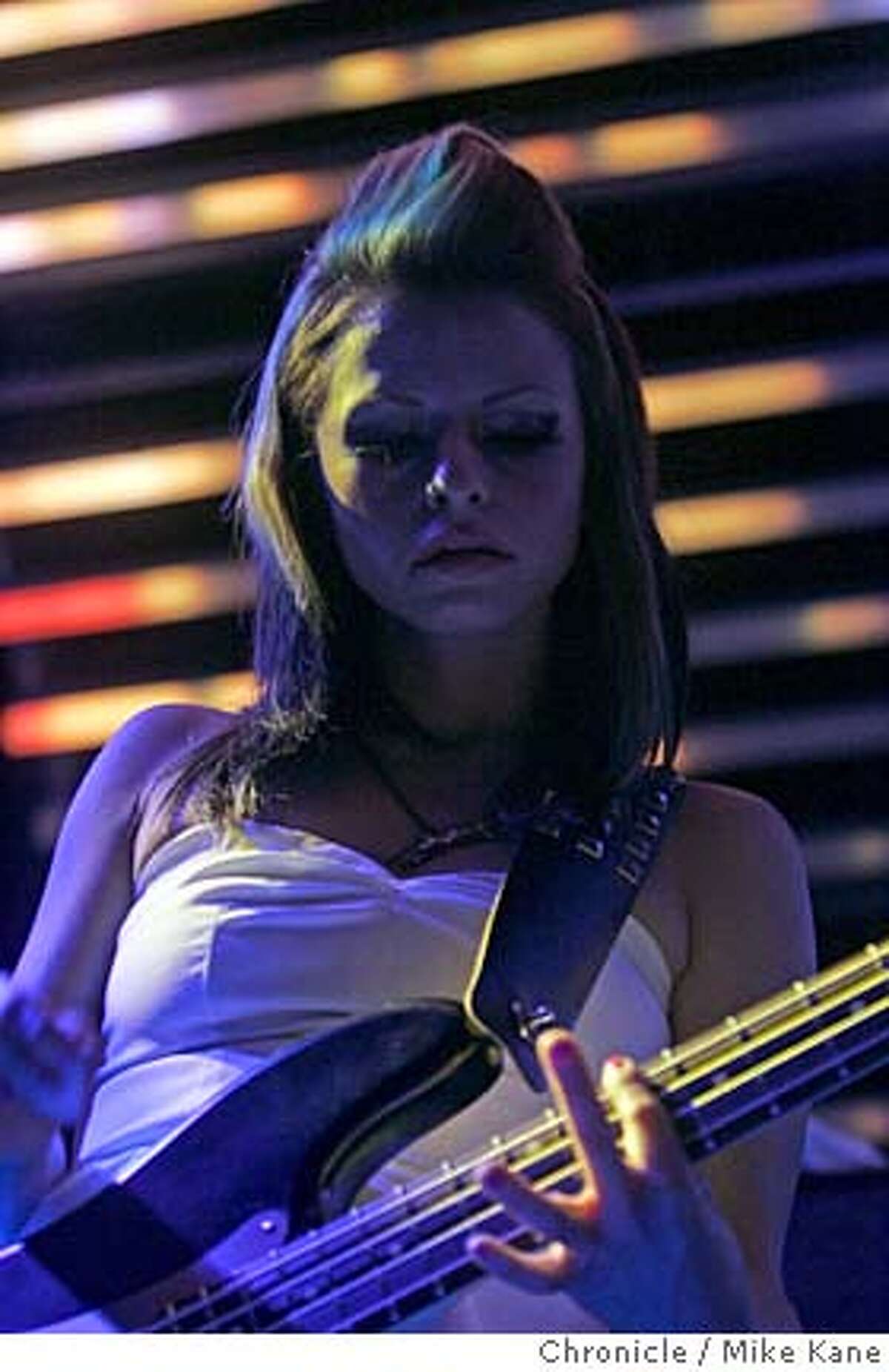 Smashing Pumpkins reunite, in name only