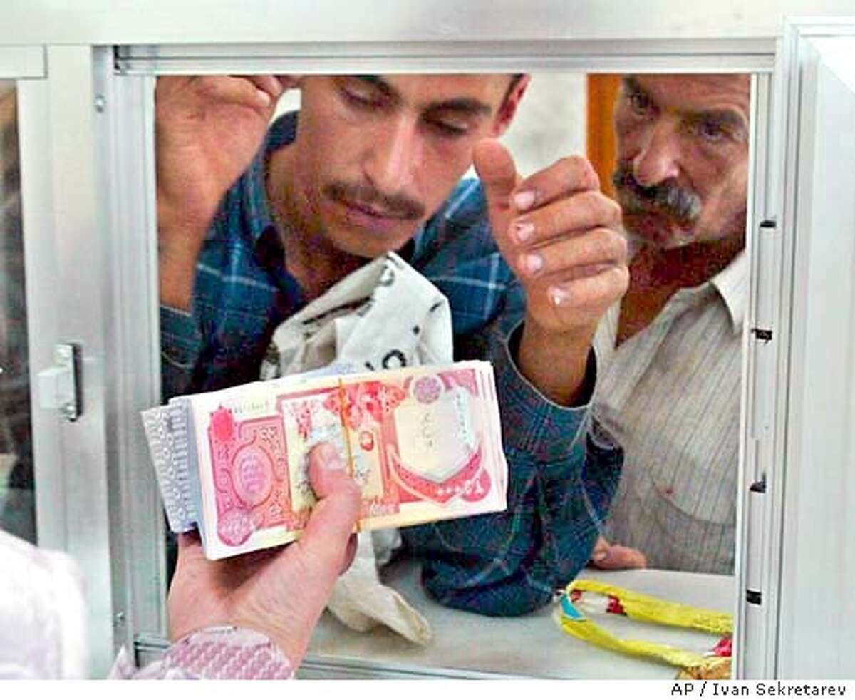 Chameleon currency / Santa Rosa firm creates Iraqi bills that change color