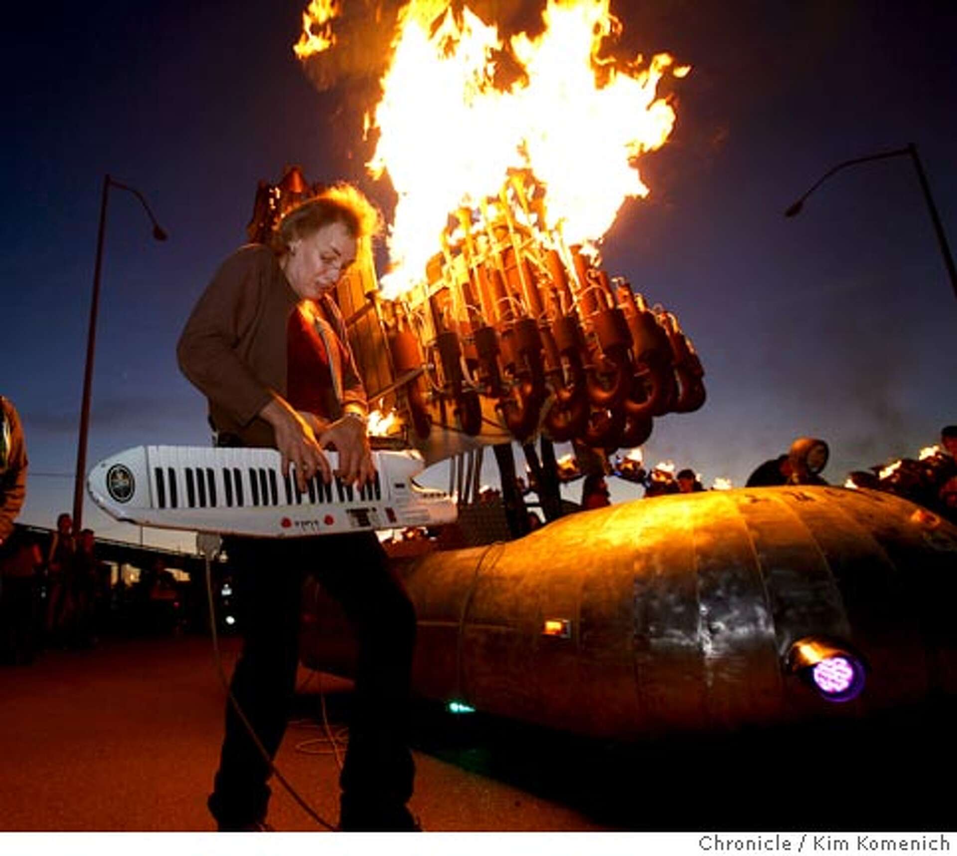 Hot-and-heavy sculpture gets artists warmed up / Enormous flame ...