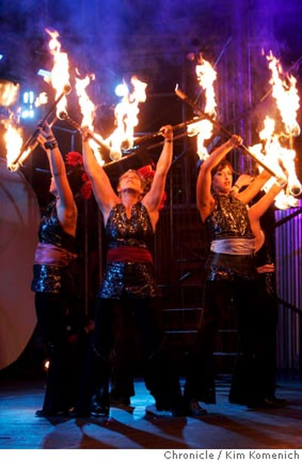 Hot-and-heavy sculpture gets artists warmed up / Enormous flame ...