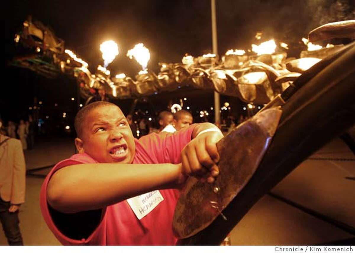 Hot-and-heavy sculpture gets artists warmed up / Enormous flame ...