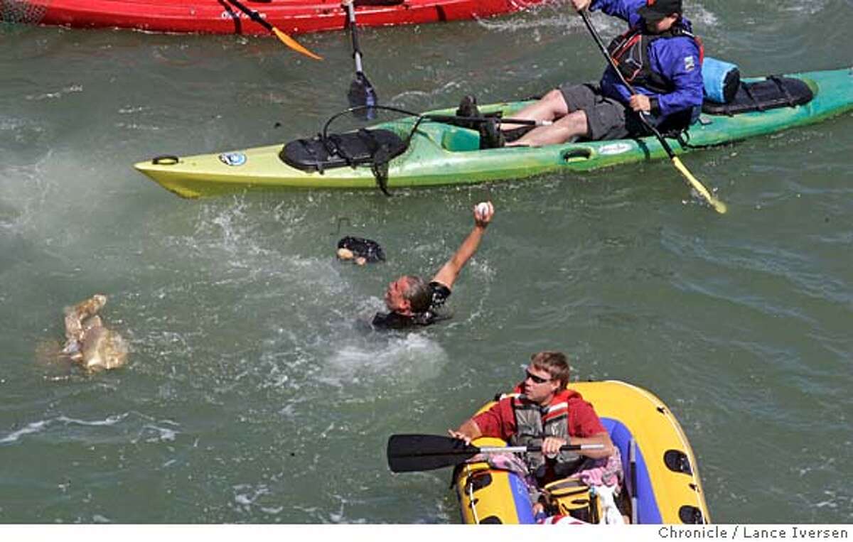 By land and by sea, fans chase home-run balls