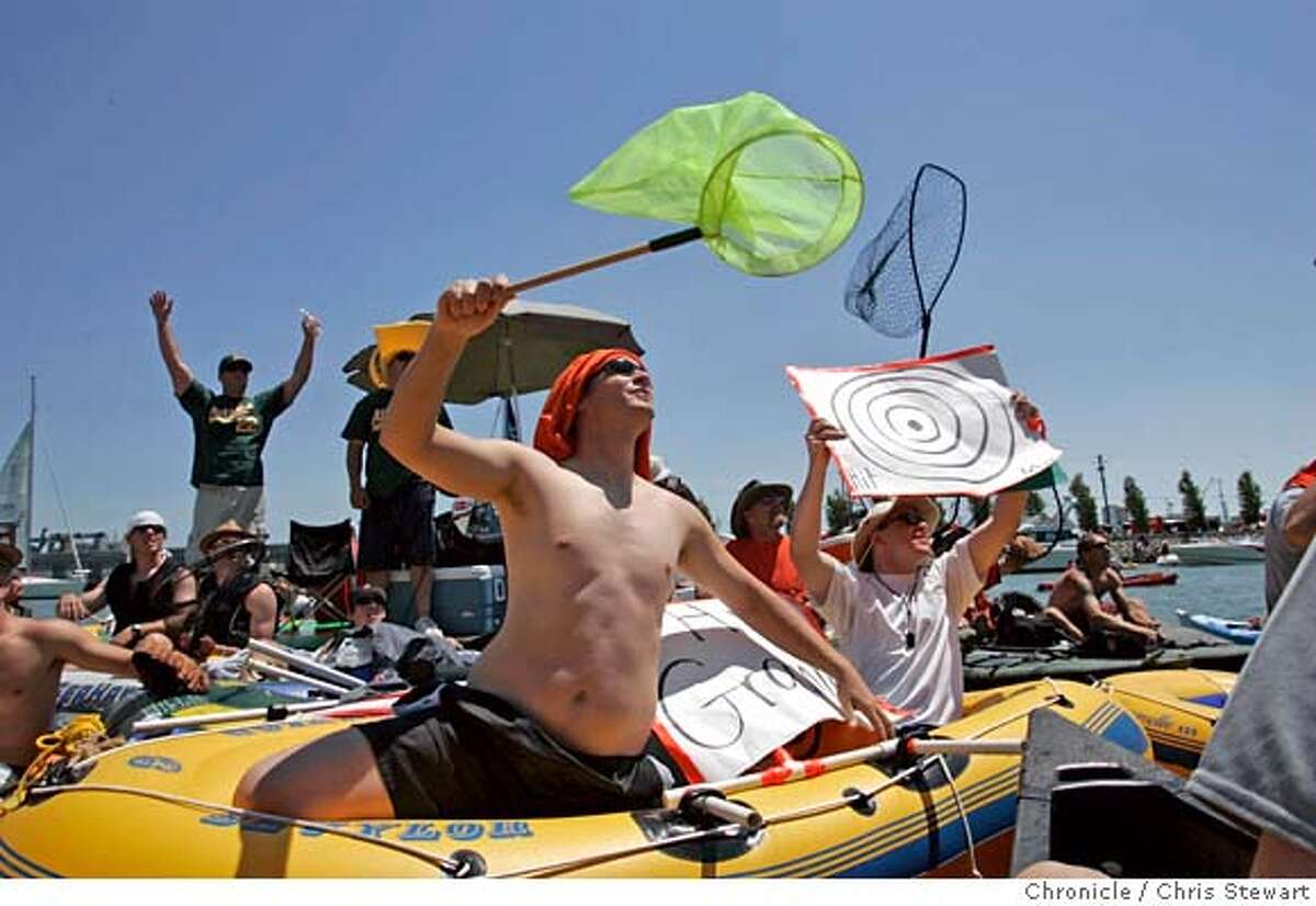 By land and by sea, fans chase home-run balls