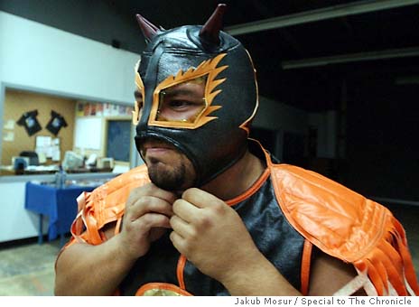 Throwing their hearts into the ring / Pro wrestling students give their ...
