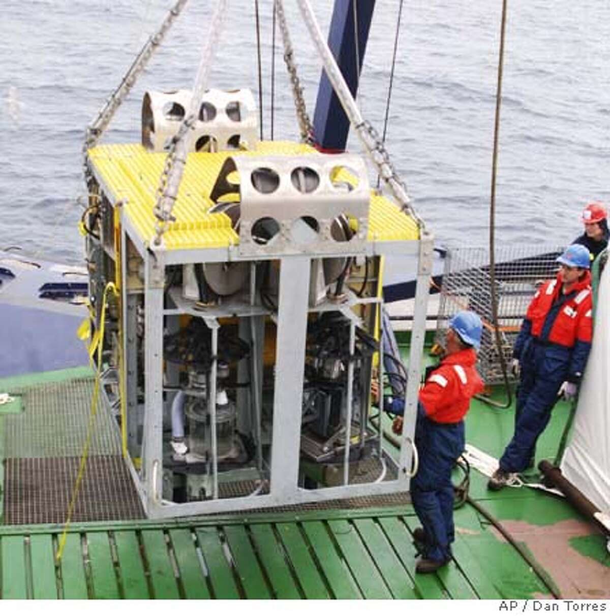 Robot vehicles to plumb the Arctic Ocean / They'll be looking for new ...