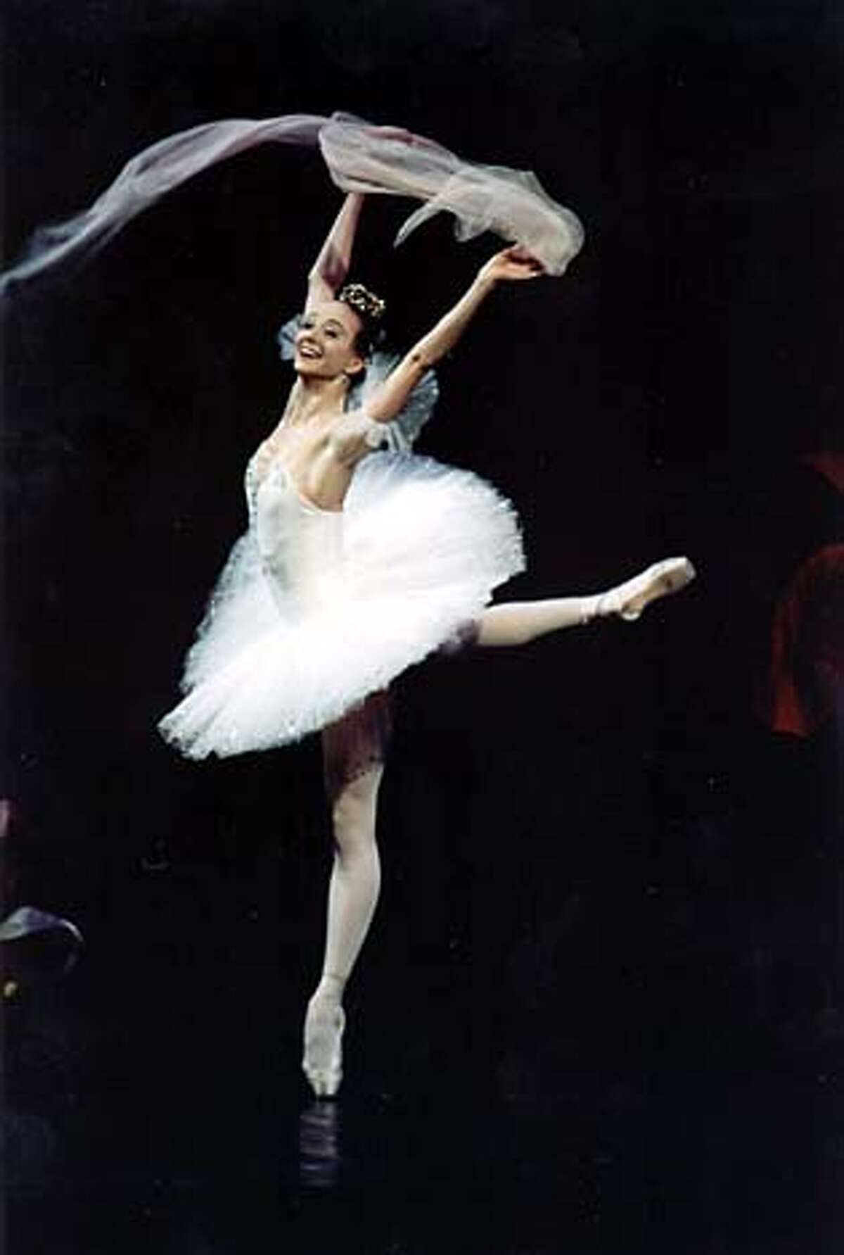 Kirov dancers hold tradition aloft / Veteran Ayupova, young star ...