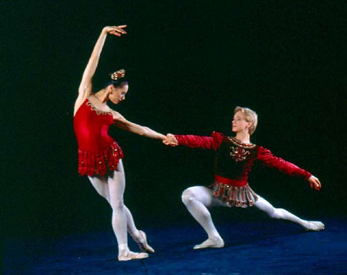 Kirov dancers hold tradition aloft / Veteran Ayupova, young star ...