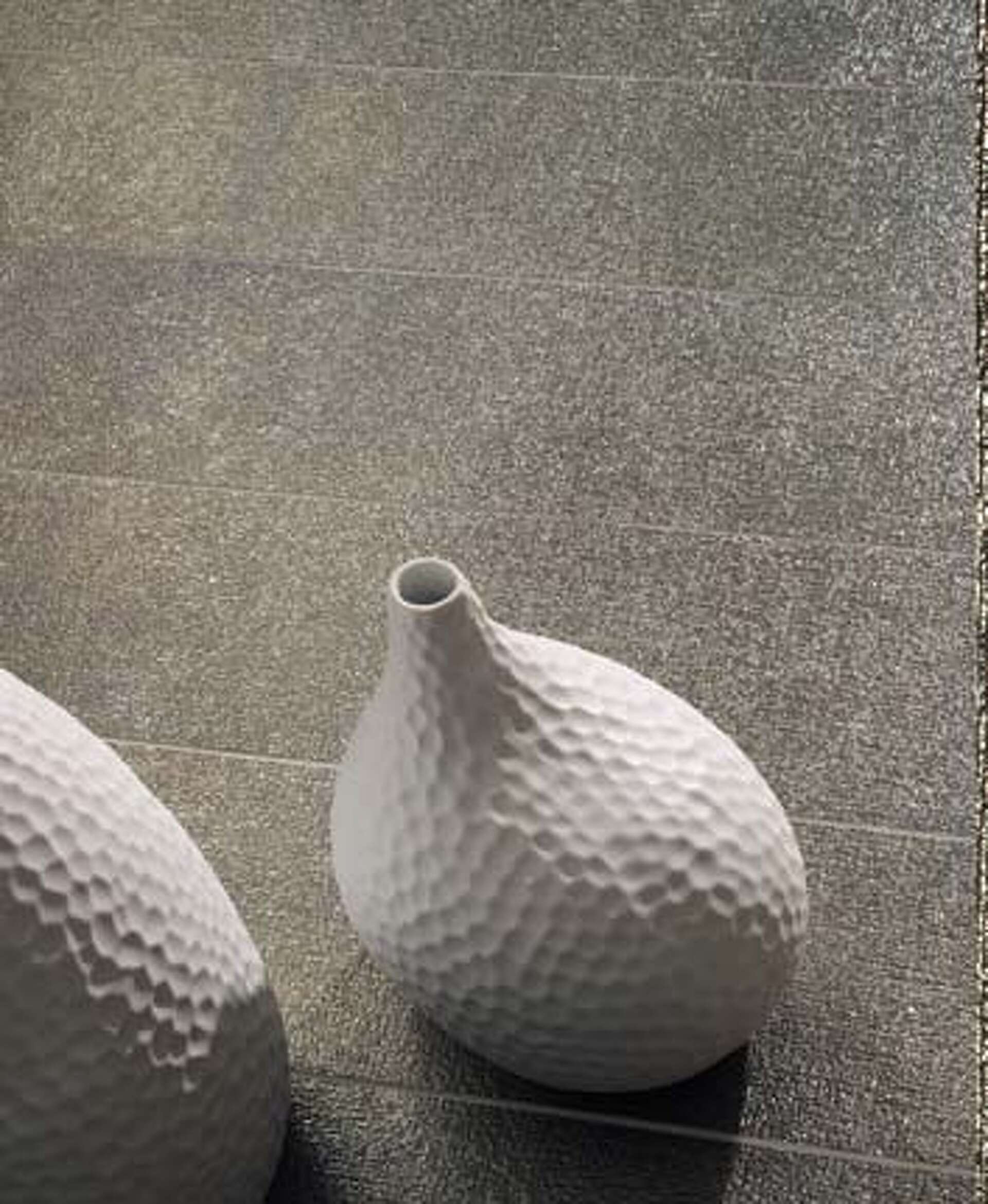 Tile marches after fashion / Ceramic tiles sport sleek metallics ...