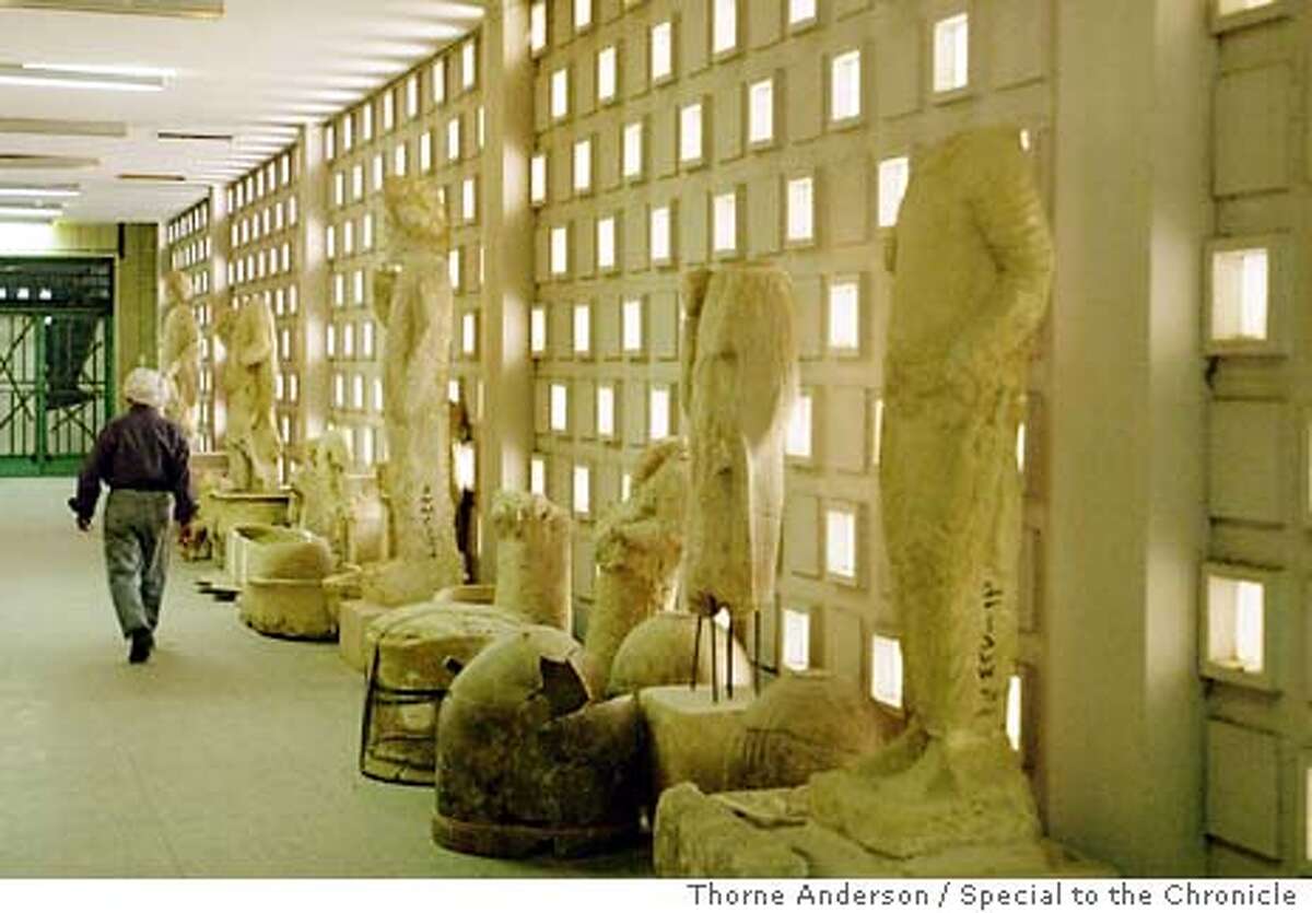 Iraq's treasured Lady of Warka returns home / 5,200-year-old mask ...