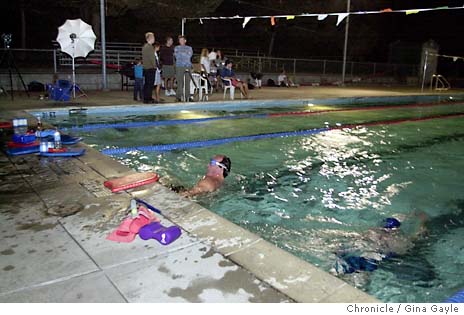 Making waves to keep city pool open / Berkeley swimmers stroke for cash ...