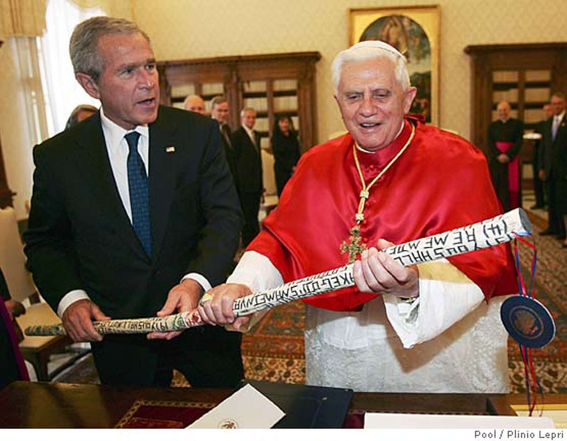 Bush meets with pope at Vatican / Pontiff urges him to seek solutions ...