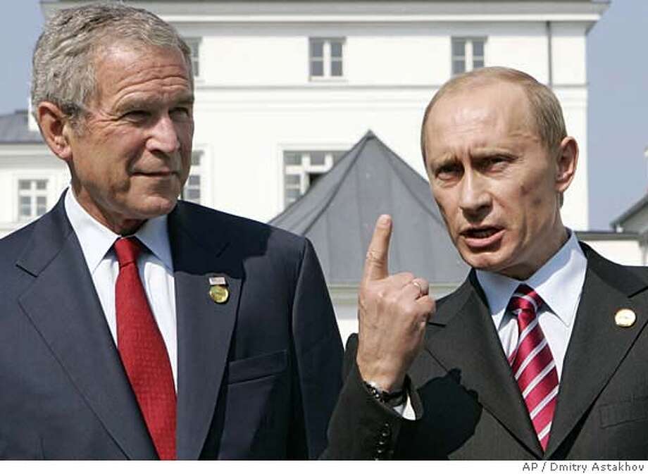 Putin offers Bush a spot for missile defense system - SFGate