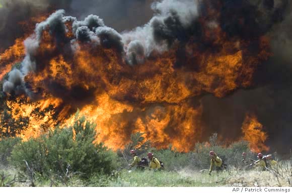 MONO COUNTY / Wildfire forces hundreds to flee mountain homes / Wind ...